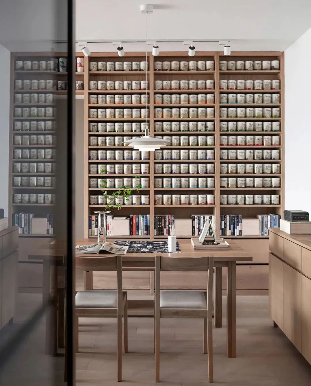 110㎡ of natural logs, decorated with 1000 cups, the ultimate storage ...