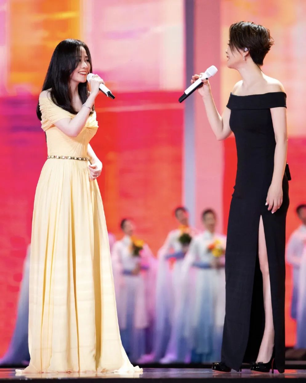 59-year-old Mao Amin sings at the Golden Rooster Award, his breath is ...