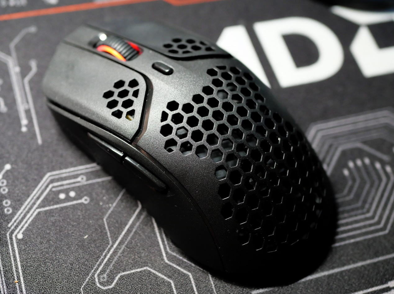 The dazzling "hole" mouse, the experience of using the HyperX gaming ...