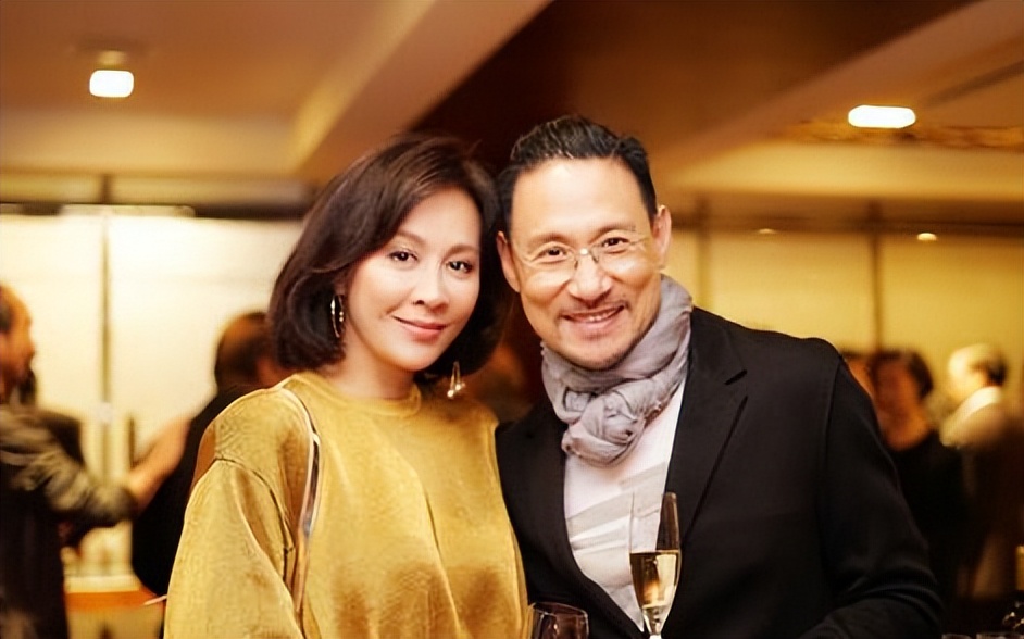 Carina Lau posted a photo with Jacky Cheung, the 61-year-old singing ...