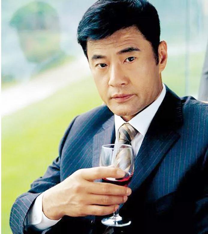 Yu Rongguang: Married for 35 years and 0 scandals, suddenly divorced at the age of 63, which is ...