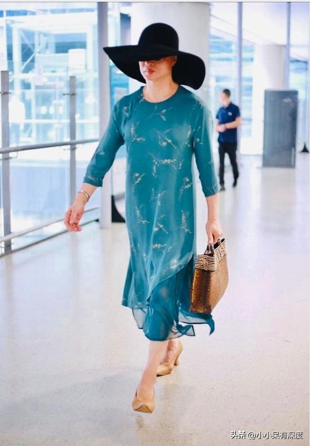 Jin Xing wears a cheongsam, she is such an oriental beauty, classic and ...