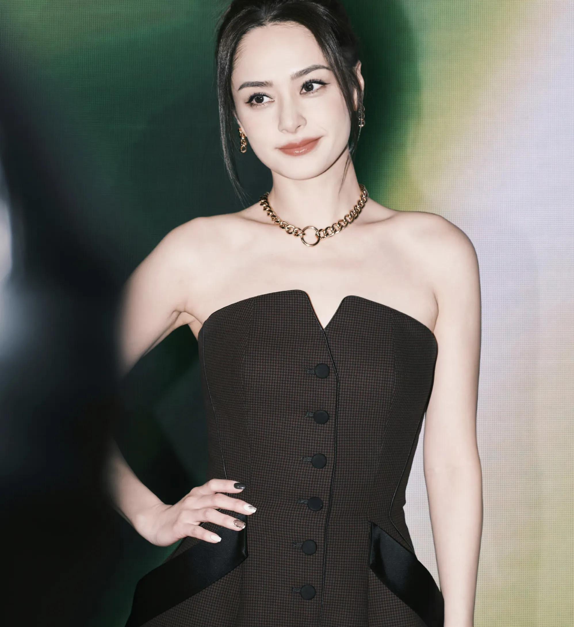 It was revealed that Gillian was the second generation of rich Qin Fen ...