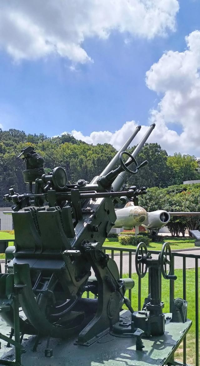 44 years ago, it was fashionable to use 37mm anti-aircraft artillery ...