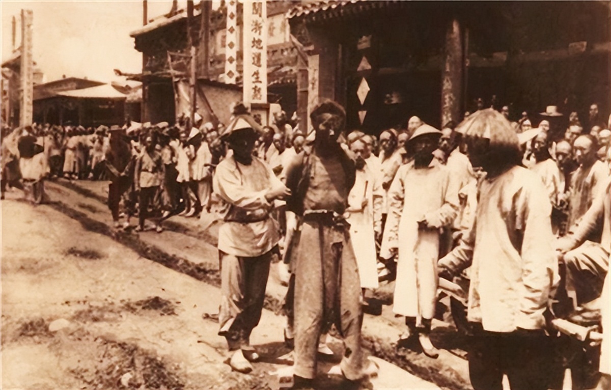 In 1901, thousands of Chinese immigrated overseas, rented land for 999 ...