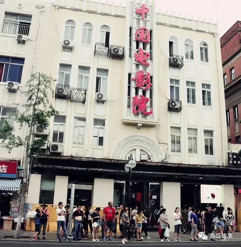 fading movie theater - iNEWS