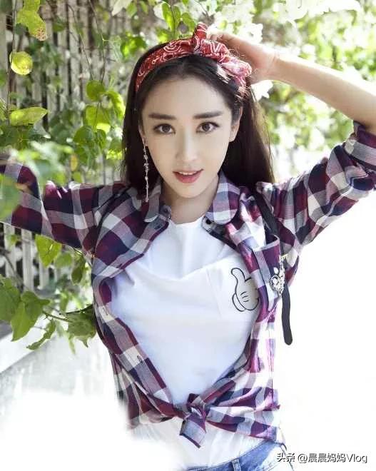 Sexy and charming Du Ruoxi - iNEWS