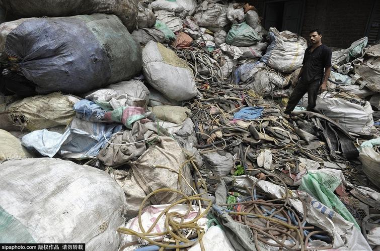 Ancestral Garbage Man, Garbage Cause in Zabalin, Cairo, Egypt - iNEWS