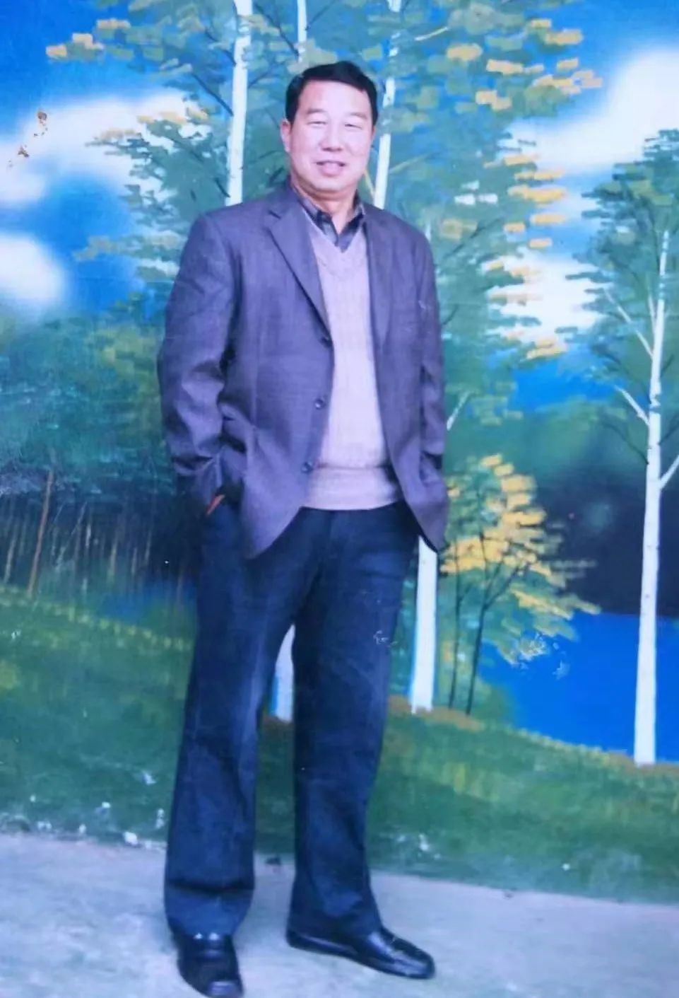 The grass grows and the ying flies to the sky in March, talking about ...