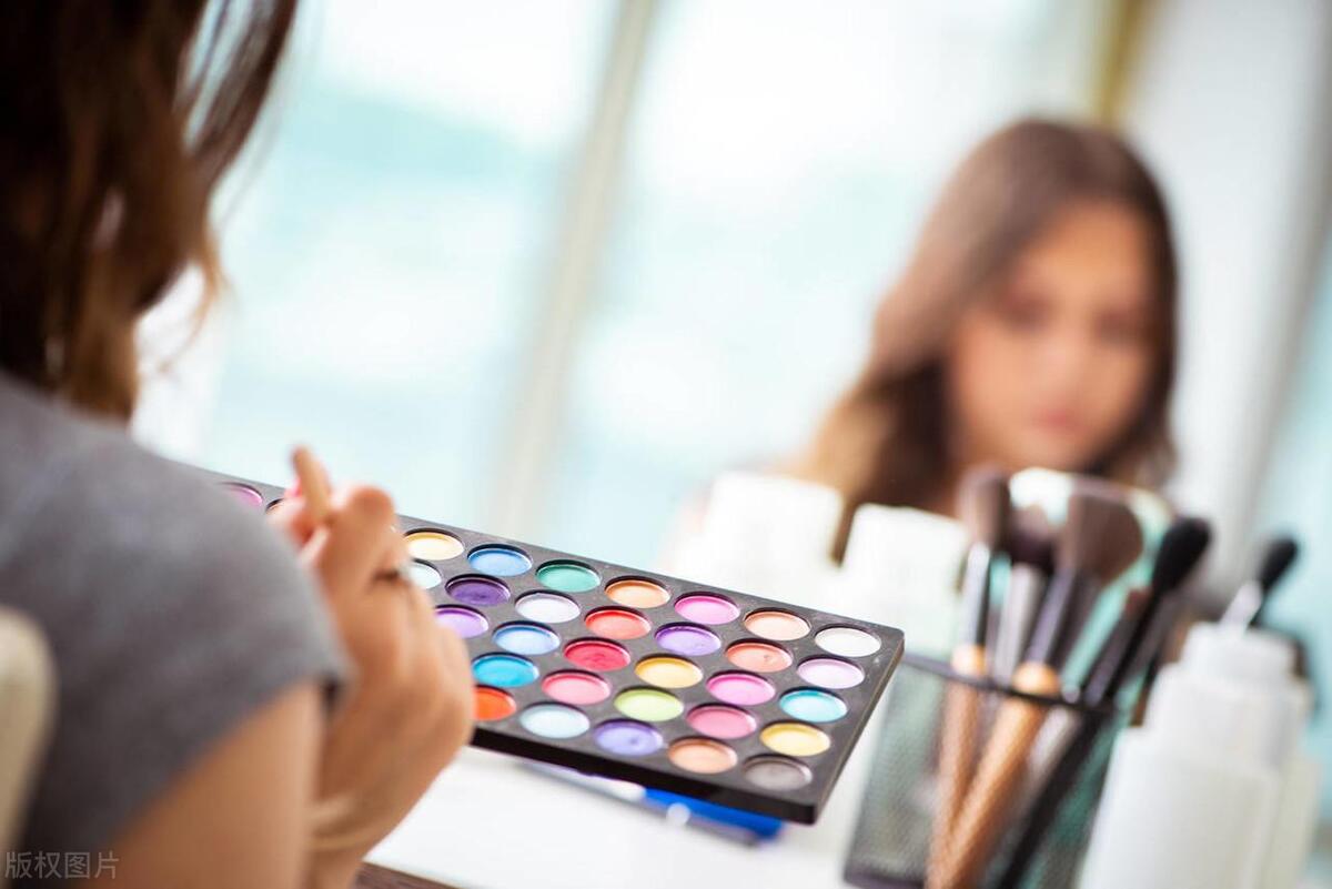 How does a woman open a beauty salon to play a single beauty service ...