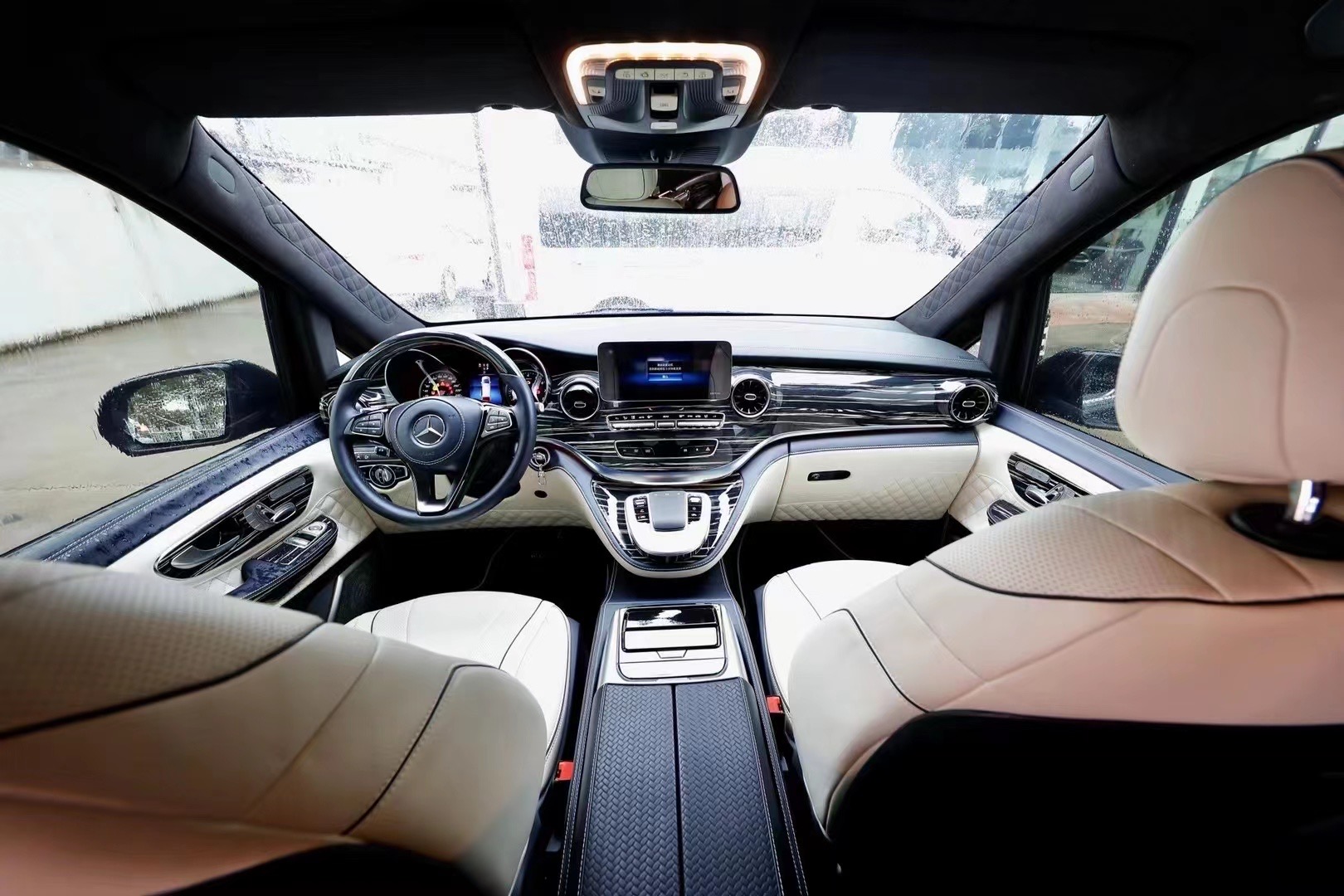 Mercedes-Benz V260 upgrades Maybach 4 seats, the car is more than 2 ...