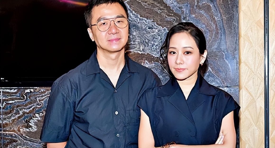A well-known actress in Hong Kong issued a post announcing her divorce ...