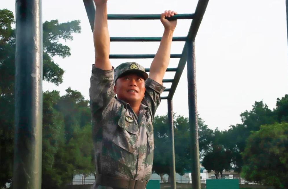 Huang Jiang: Chasing Dreams and Playing Youth - iNEWS