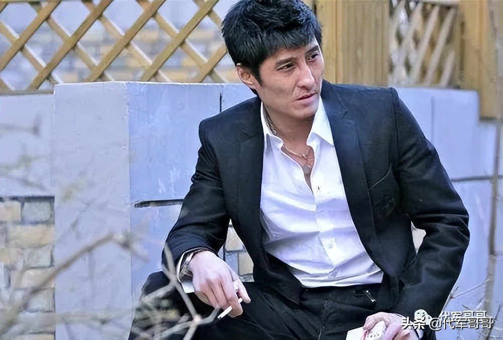 He played "New Water Margin" Lin Chong became famous, but he destroyed ...