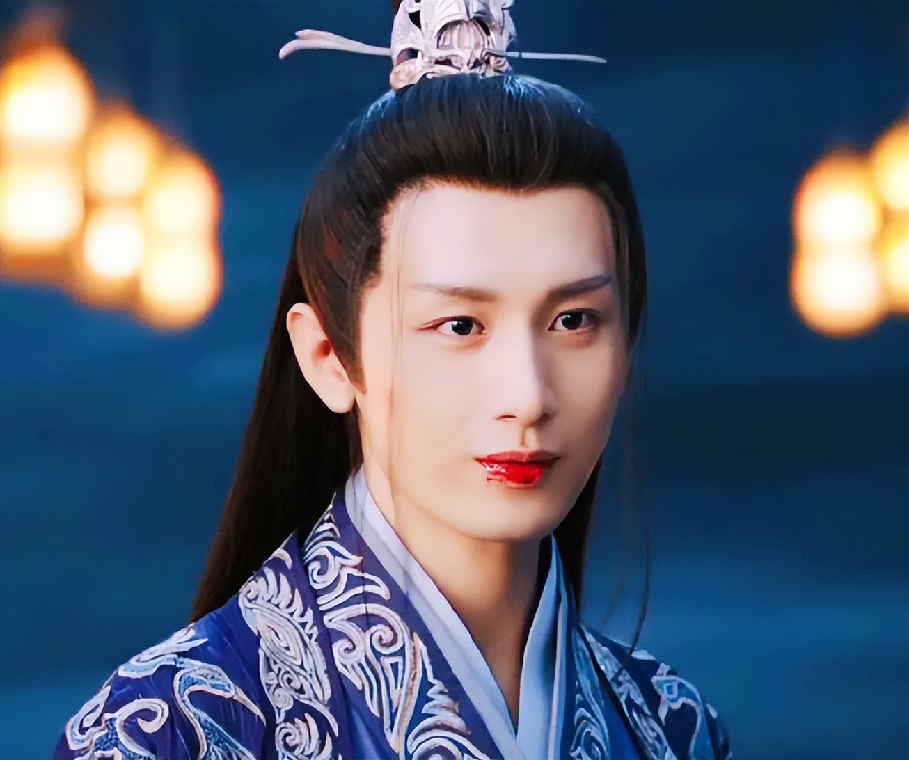 The smaller the eyes, the more charming they are. These three actors ...