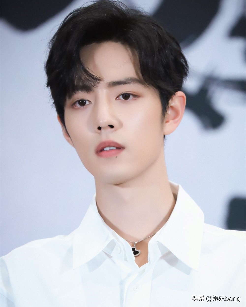 "Yu Bone Yao" new Reuters exposure, Xiao Zhan wears a red dress with a ...