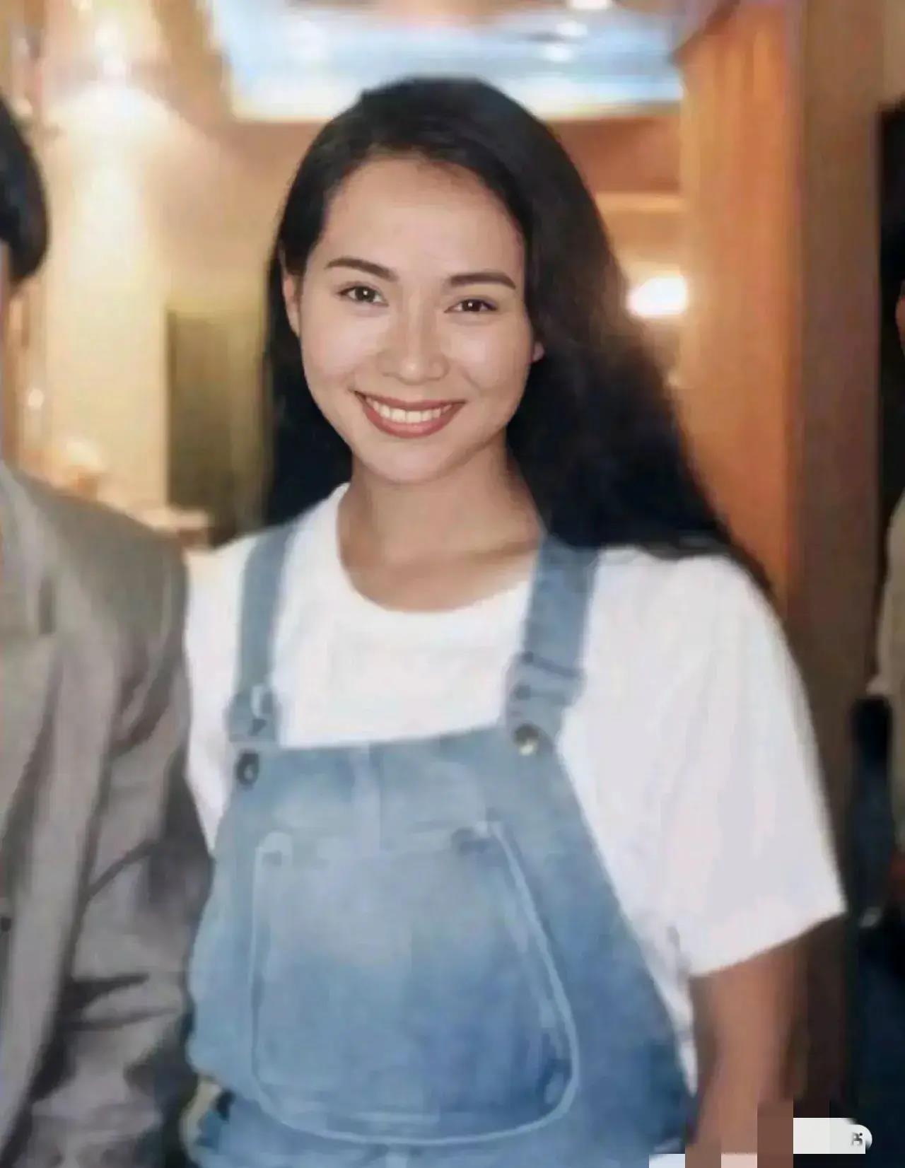 The real looks are androgynous. Only after watching Chen Lijun do you ...