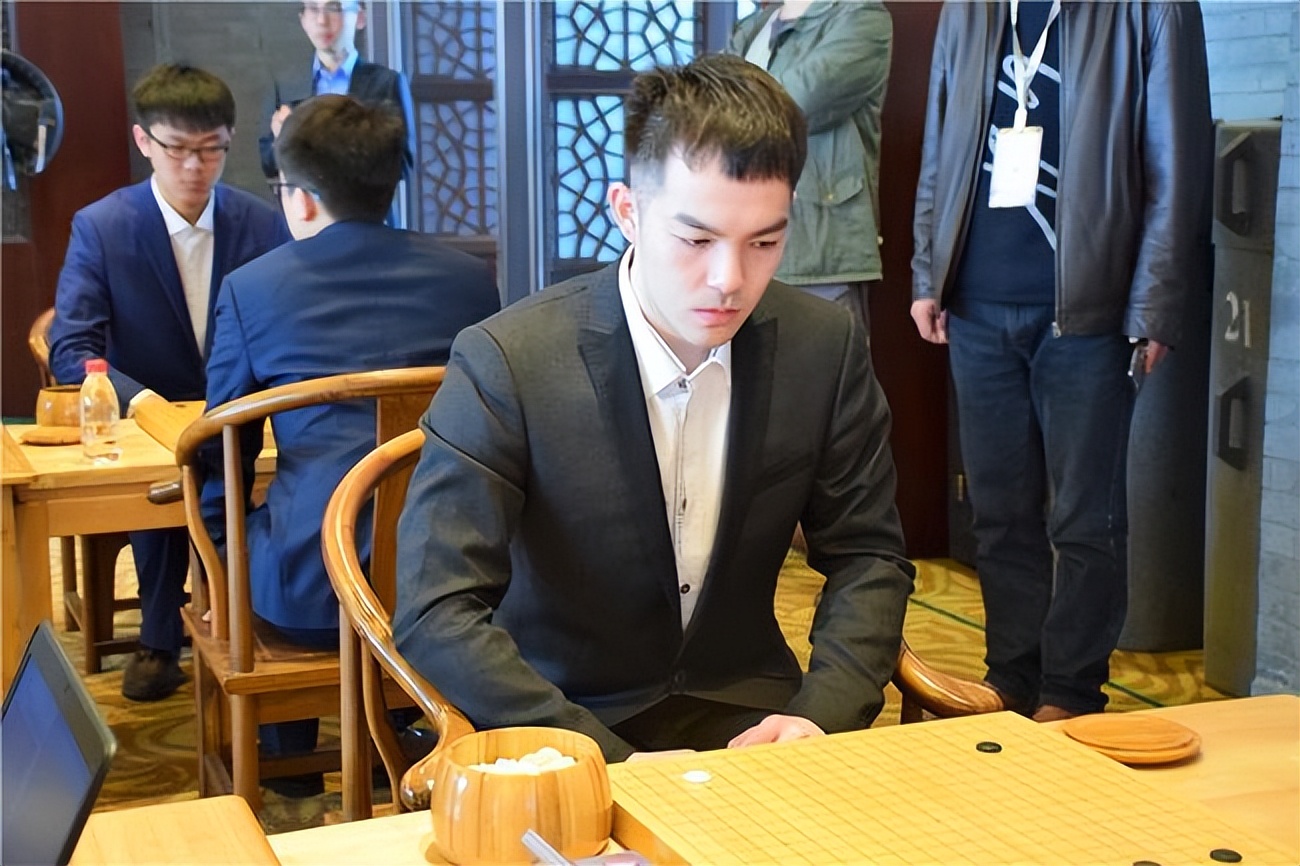 Face chess Shen Zhenzhen's 4 consecutive victories entered the finals ...