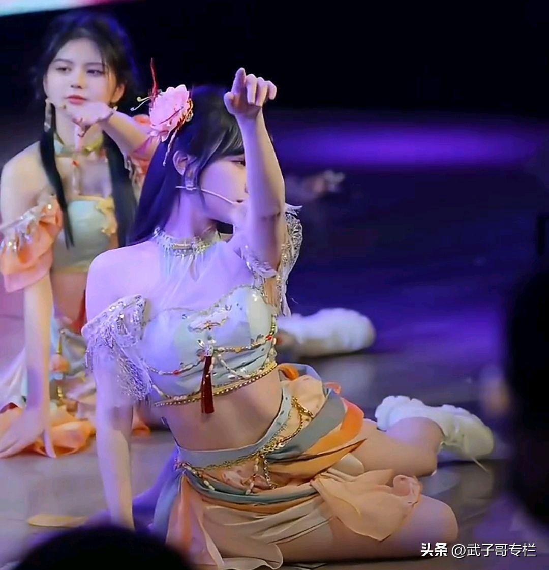 The women's group dances in ancient costumes like a fairy descending to earth. Netizens: You can ...