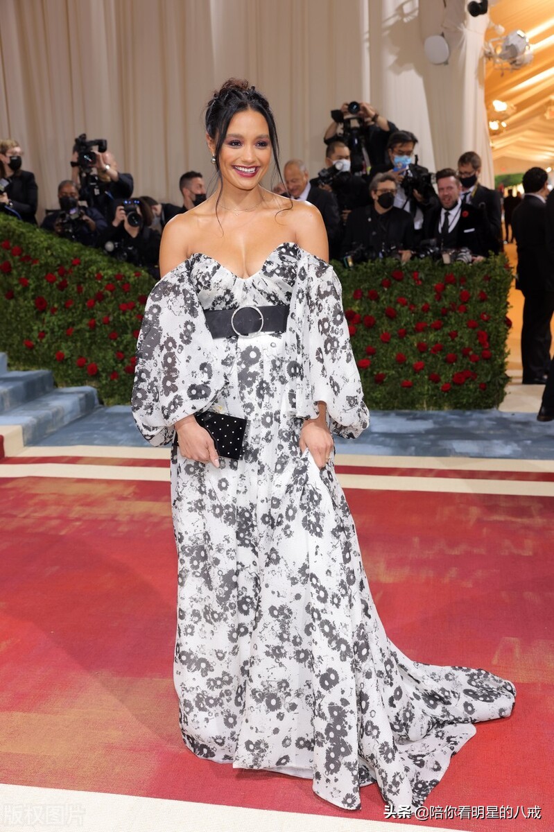2022 Met Gala Rachel-Smith floral one-shoulder dress skirt with belt ...