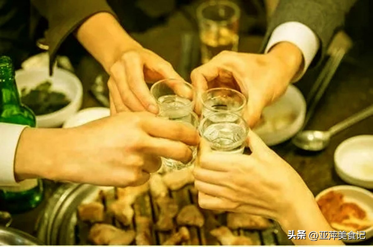 It's your turn to toast at the wine table, what do you say?Learn 3 ...