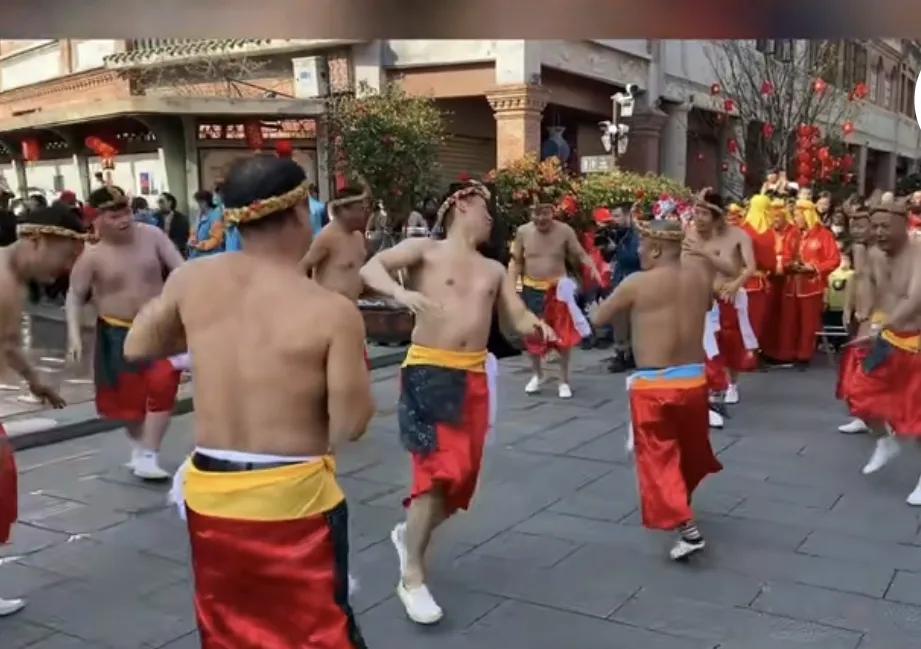 Treasure Erythrina—Chest Clapping Dance - iMedia