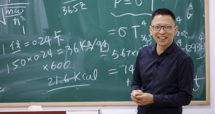 With a net worth of 6.7 billion, Zhang Chaoyang is still single at the ...