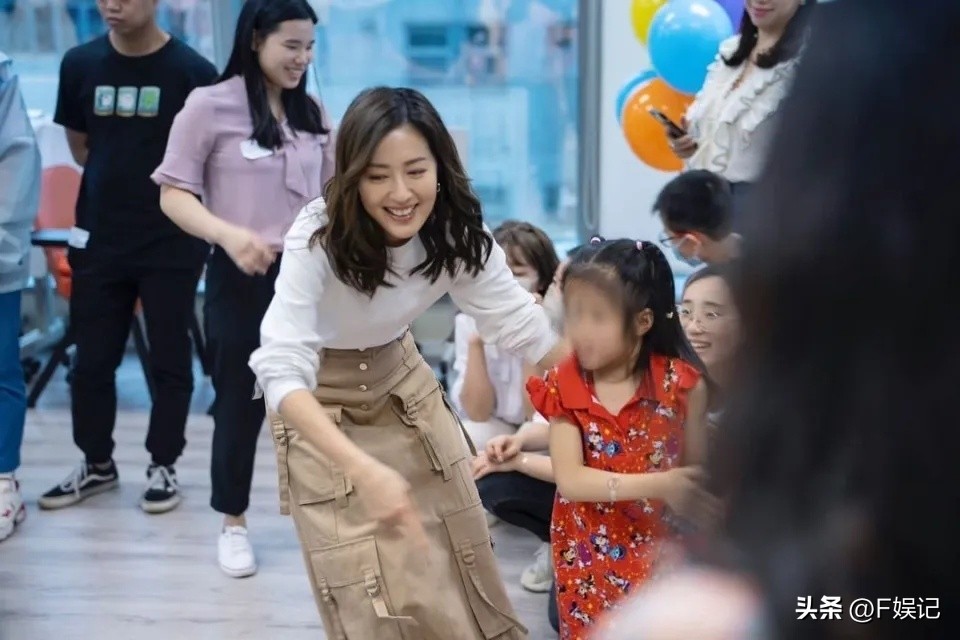 Lin Zishan and Huang Jiale brought his wife to celebrate Tang Shiyong's ...