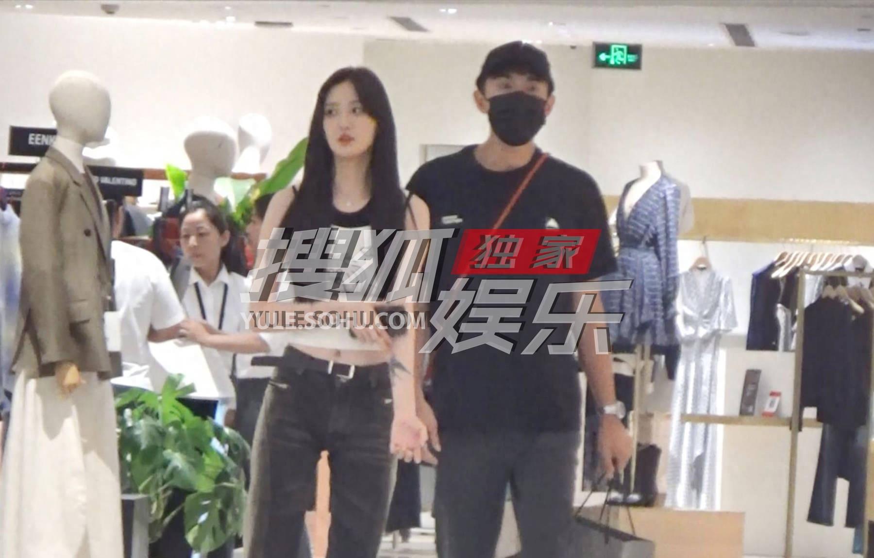 Lin Gengxin has a new girlfriend! The two held hands and hugged each ...