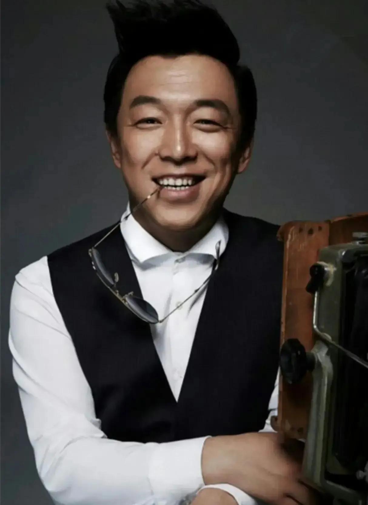 Huang Bo showed off his "social cow" skills again, and the jokes ...