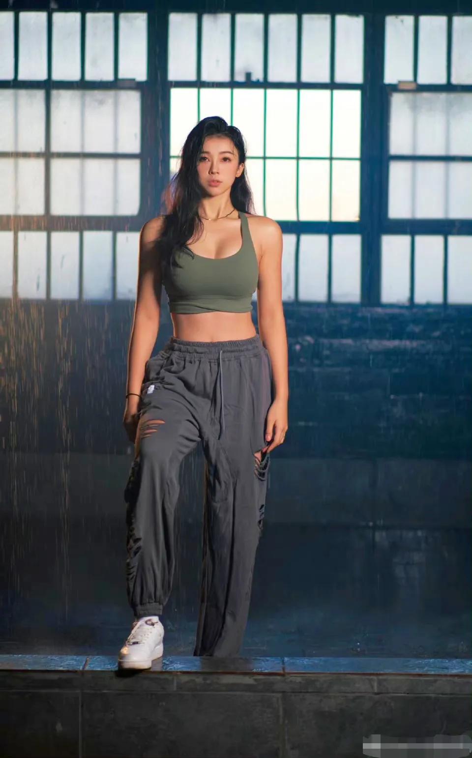 China's most beautiful NBA anchor Zhang Manyuan - iNEWS