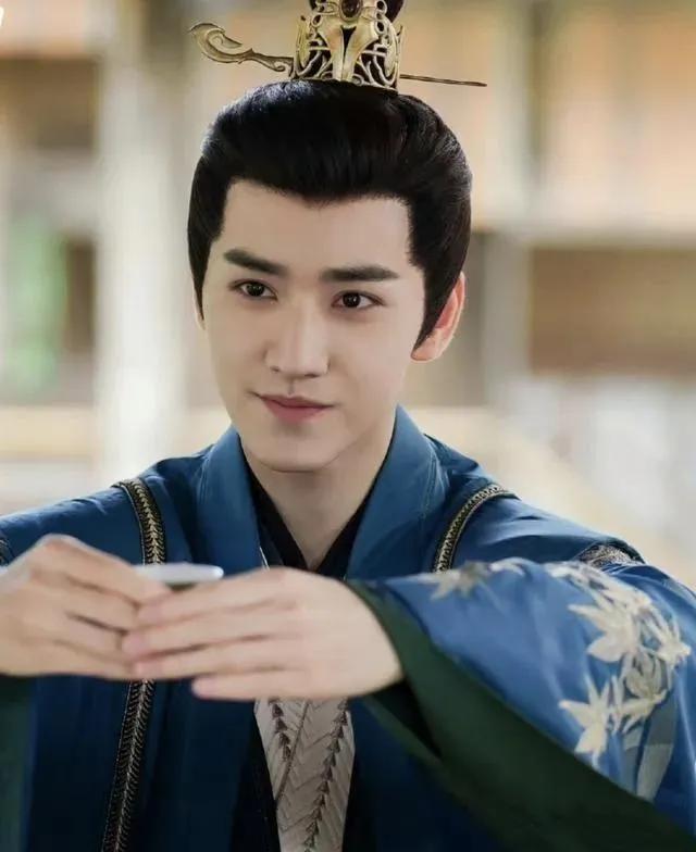 Our little fox Deng Wei is really popular in "Sauvignon Blanc", looking ...