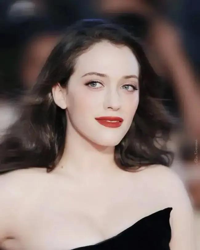 Kat Dennings - Bankrupt Sisters - iNEWS