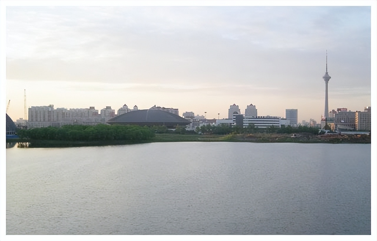 There is a beautiful lake scene in Tianjin, with the wonders of the ...