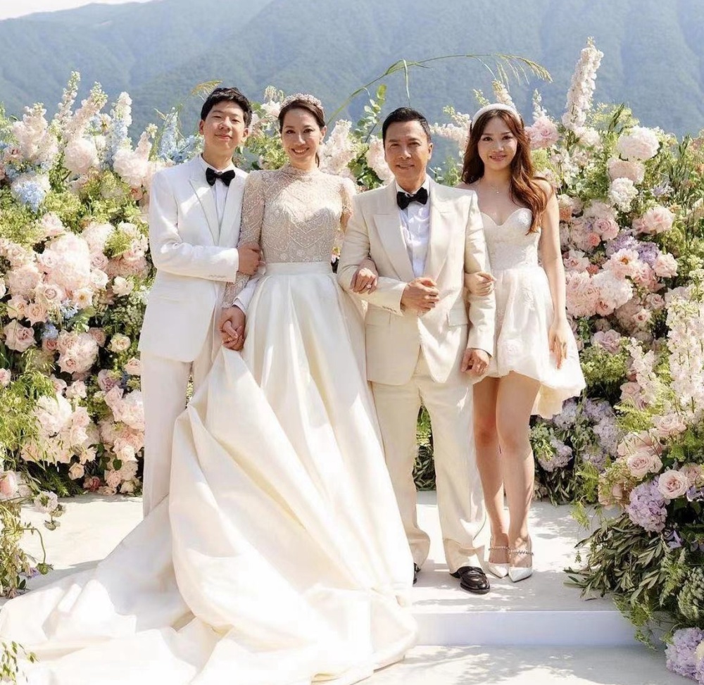 Wang Baoqiang and his girlfriend Feng Qing celebrated Donnie Yen's birthday, and their frontal ...