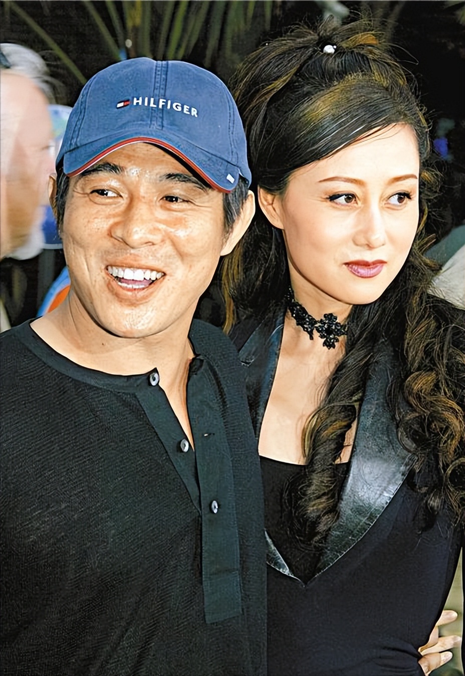 Jet Li posted a recent photo of his wife, 61-year-old Li Zhi is aging ...