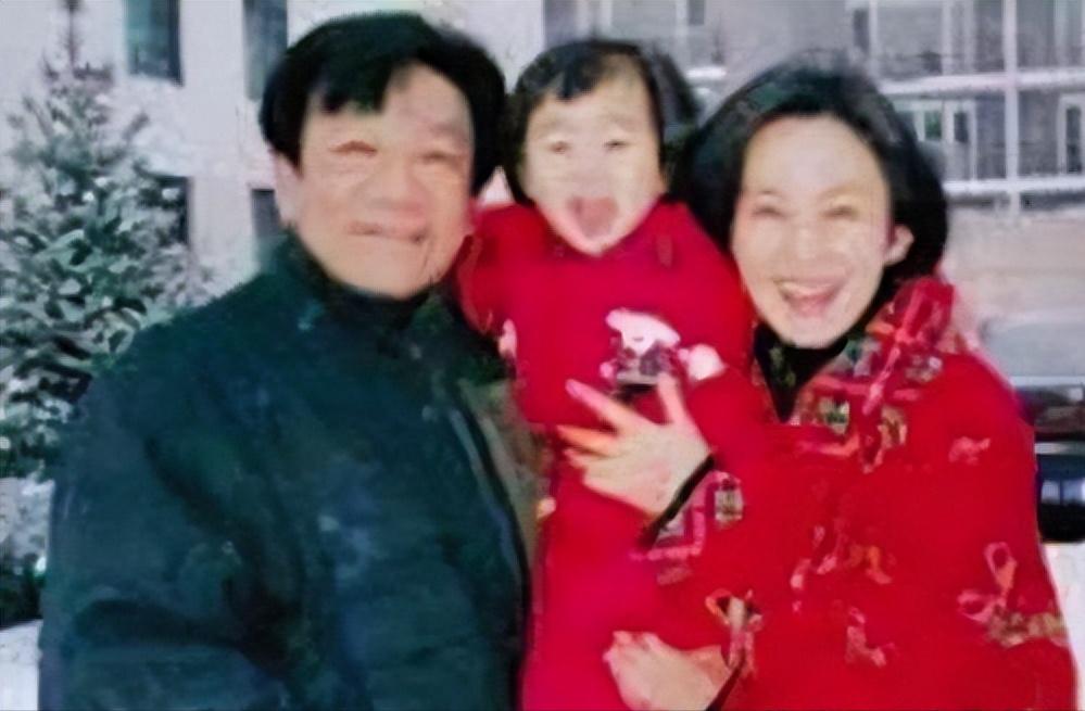 Hou Yaowen's cemetery cost 7 million yuan, Guo Degang led the crowd to ...