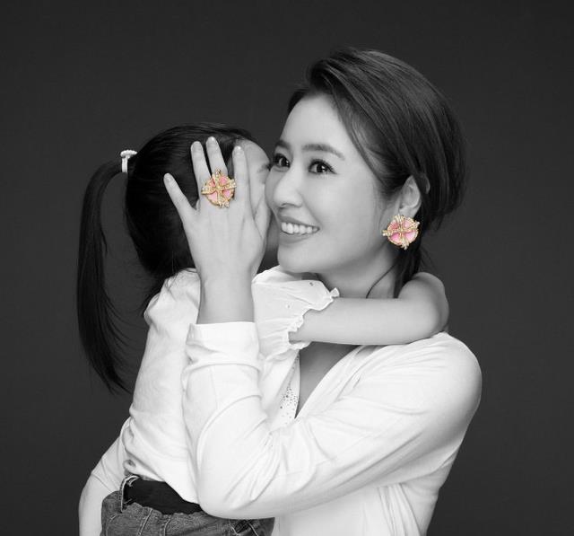 10 Taiwanese artists and their children do charity work, Ruby Lin's ...