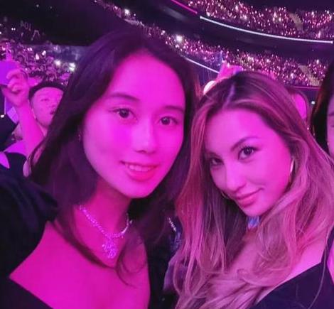 The illegitimate daughter of a billionaire in Hong Kong, her mother has ...