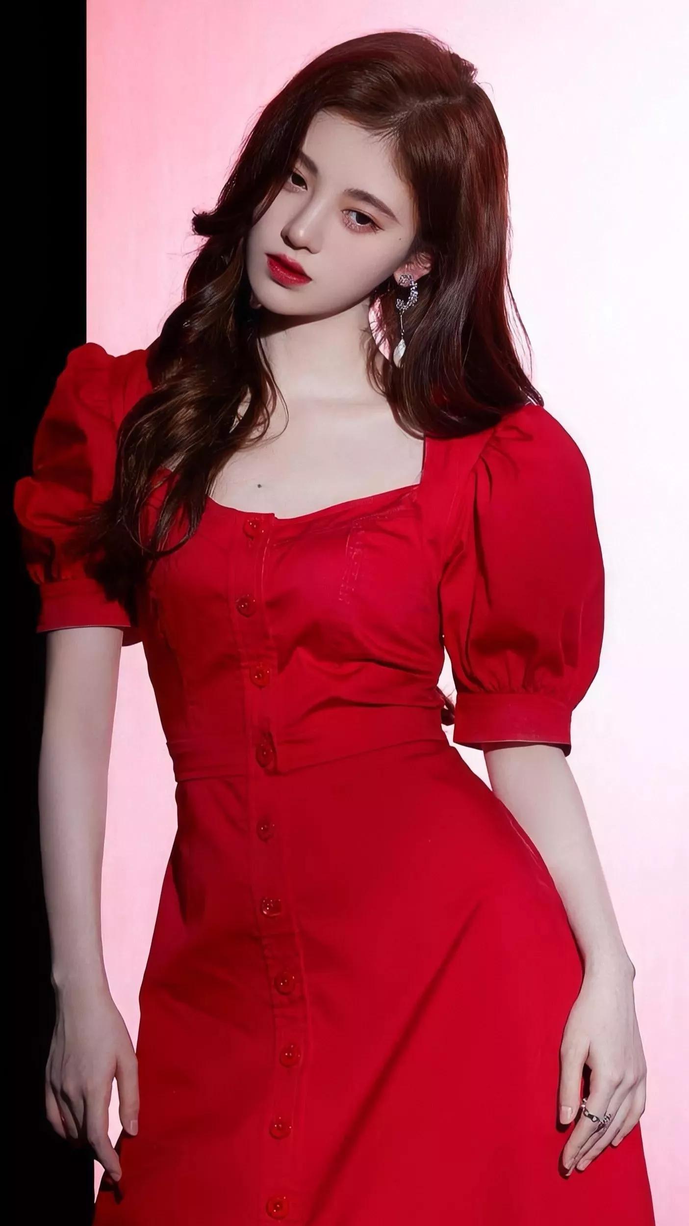 Appreciation of beautiful pictures: Ju Jingyi - iNEWS