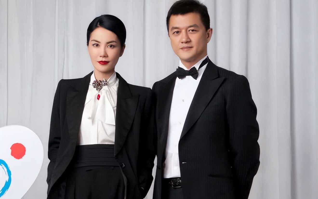 Faye Wong and Nicholas Tse rarely hold hands to show their affection! Are they getting married ...