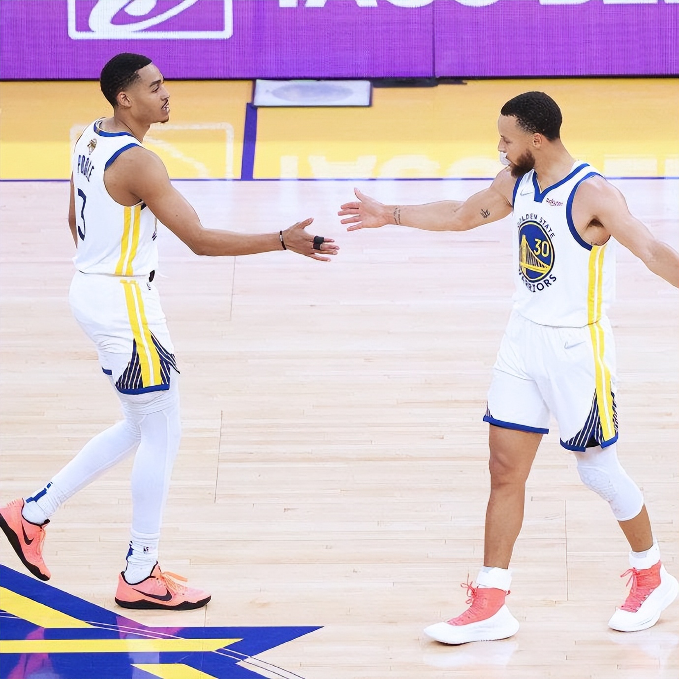 James 31+14+8, Davis 27 points, Curry 33 points, the Warriors beat the ...