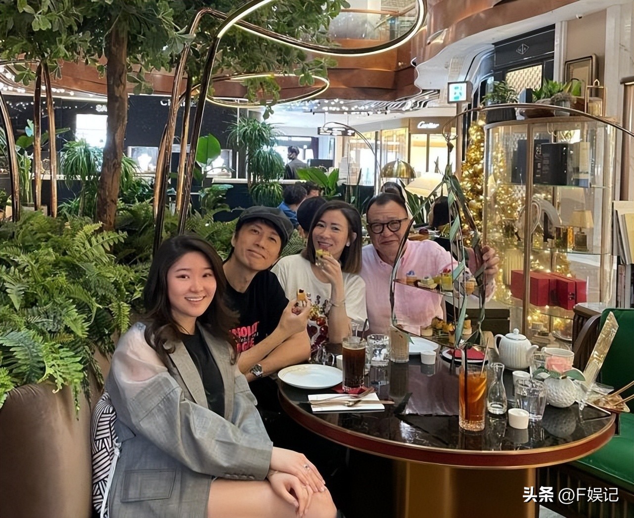 Charmaine Sheh, Huang Zihua and Xu Shaoxiong gathered for afternoon tea ...