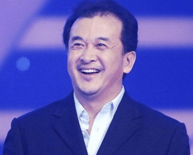 Seventy-year-old Huang Hong and the mysterious beauty, whose identity ...