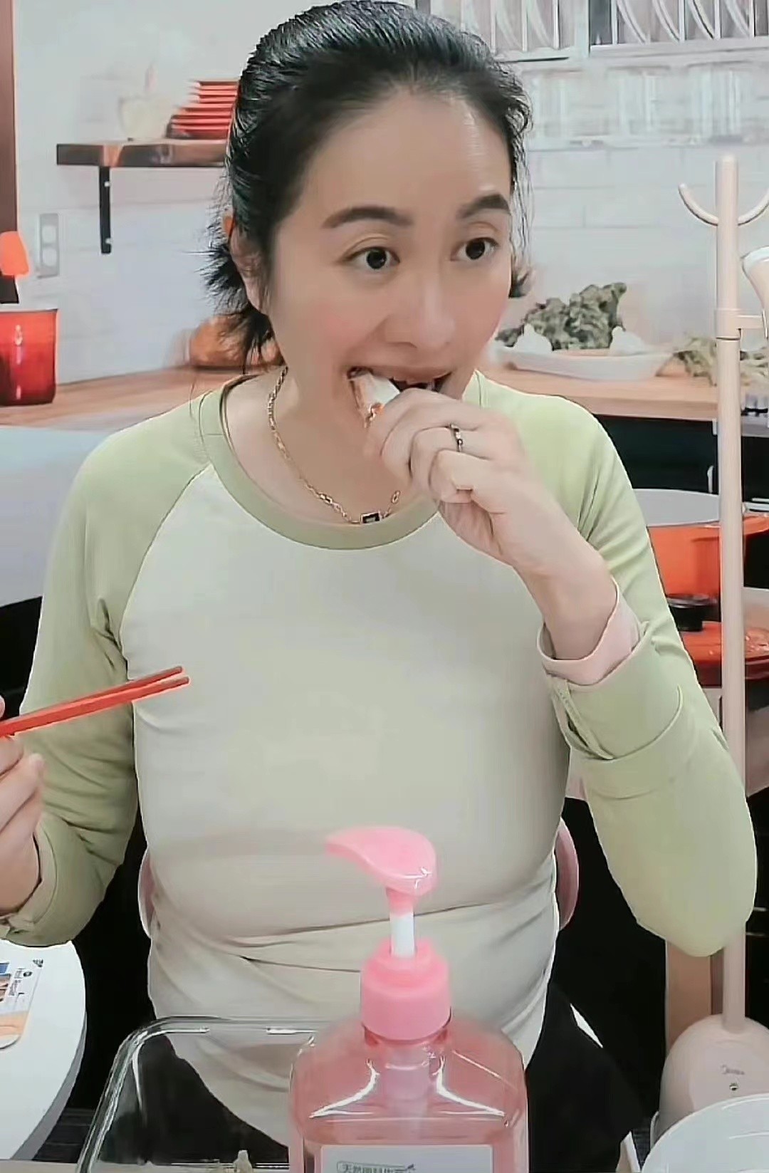 Michelle Ye's recent situation sparked controversy!Live broadcast ...