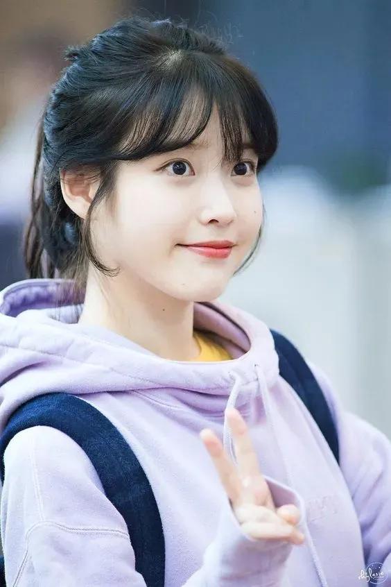 South Korea's "National Sister" IU (Lee Ji-eun) - iNEWS