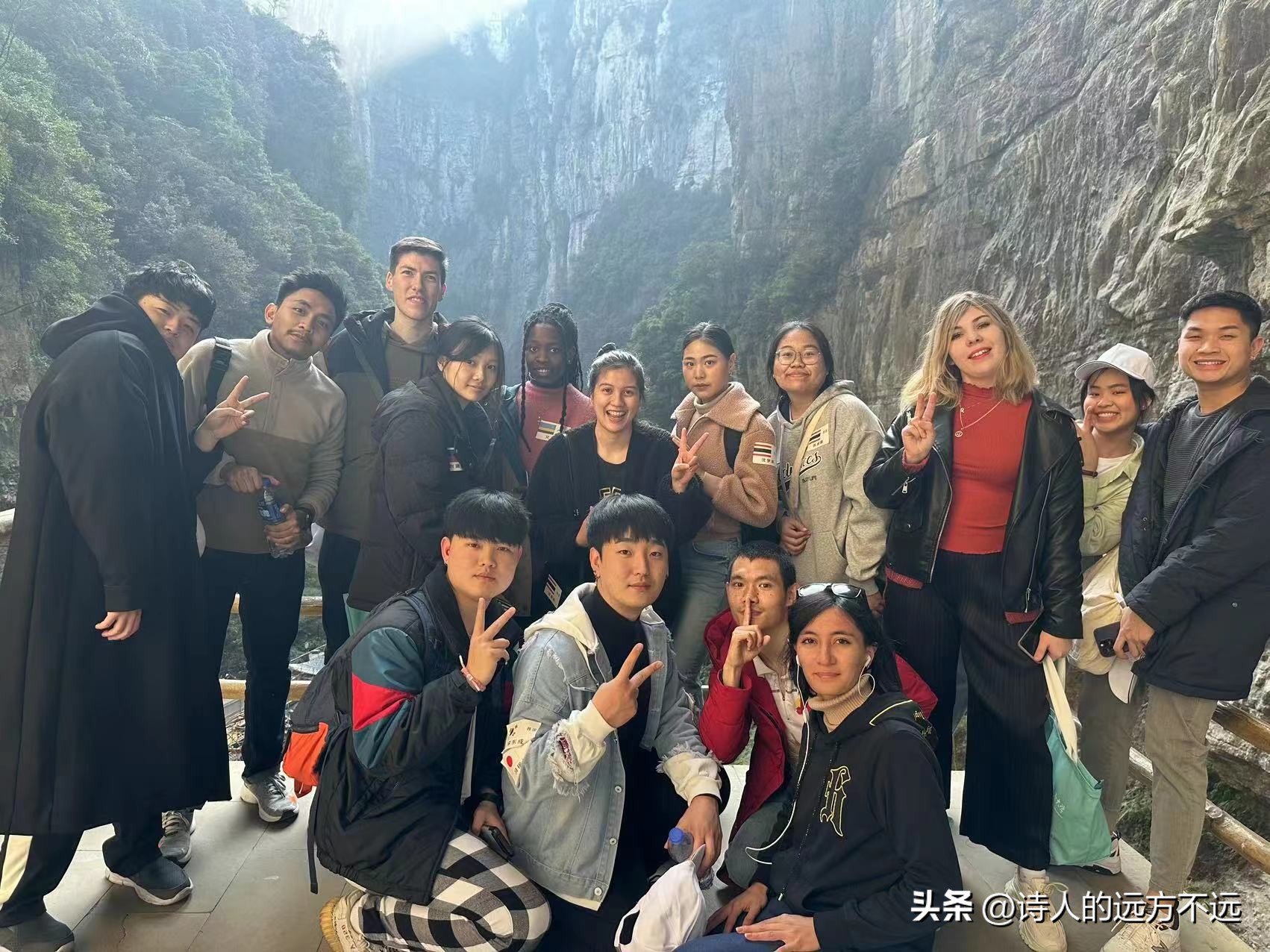 More than 30 foreign students came to Wulong to experience the scenery ...