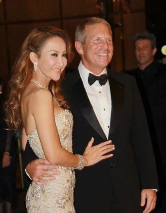 Coco Lee, at her own expense 150 million to marry her 16-year-old ...
