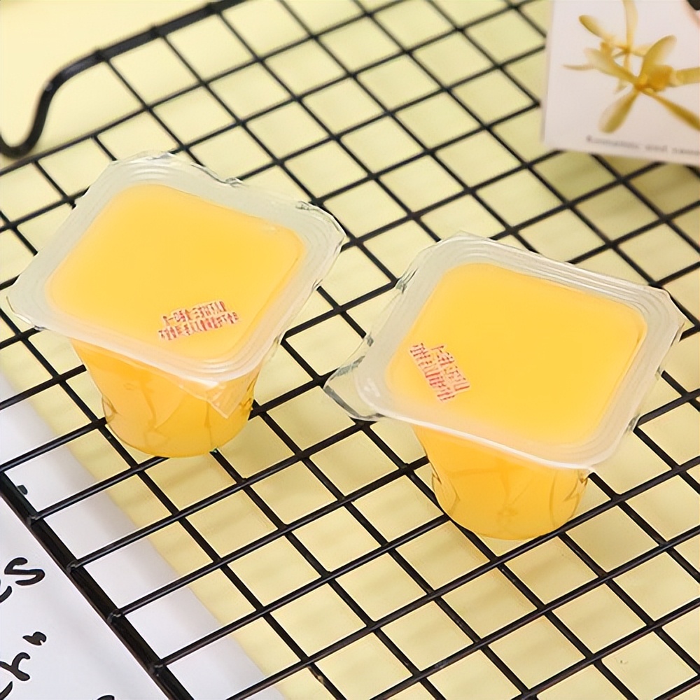 Tear off the package of jelly is so simple, no dirty hands and no juice ...