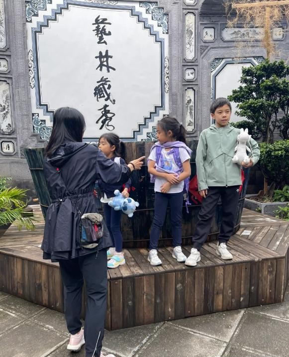 After seeing the group photo of Guo Jingjing's family and Zhu Lingling ...